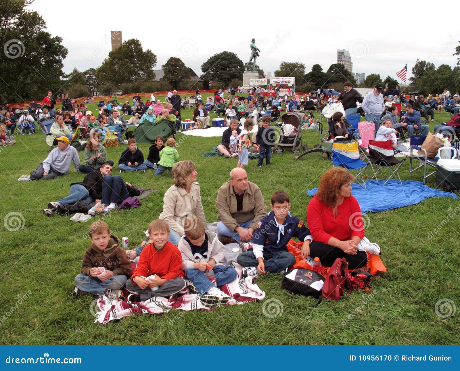 Sitting on the Lawn at Fort McHenry Editorial Image - Image of states ...