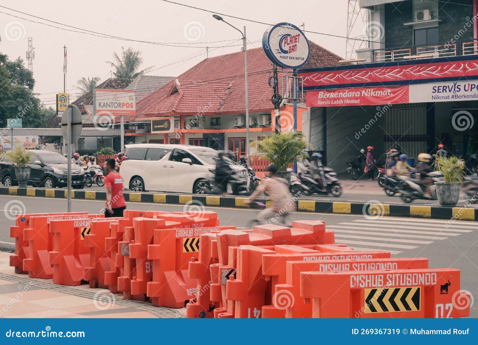 Situbondo Square Traffic Light Conditions Editorial Stock Image - Image ...