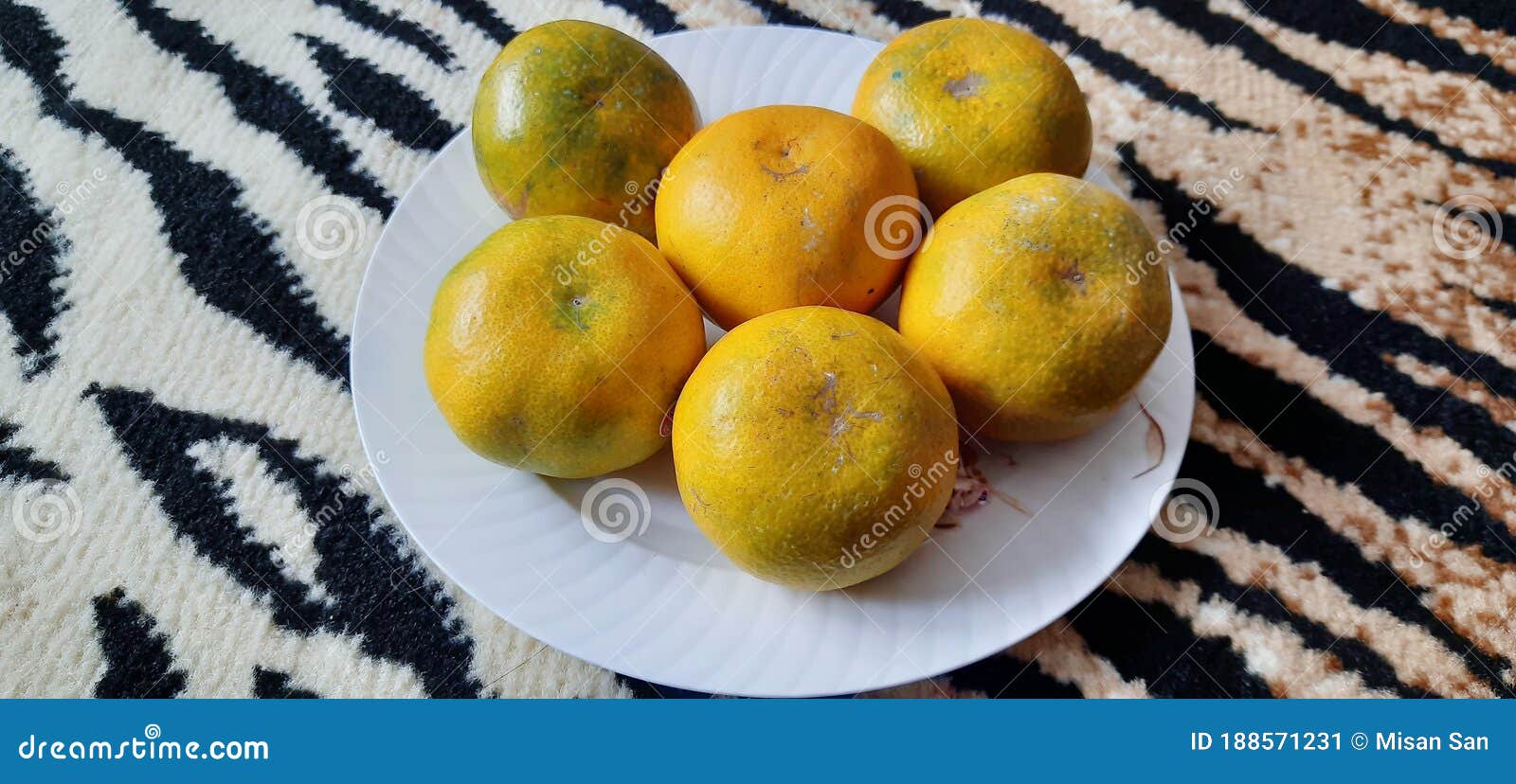 Six Oranges on a White Plate Stock Image - Image of citrus, nature ...