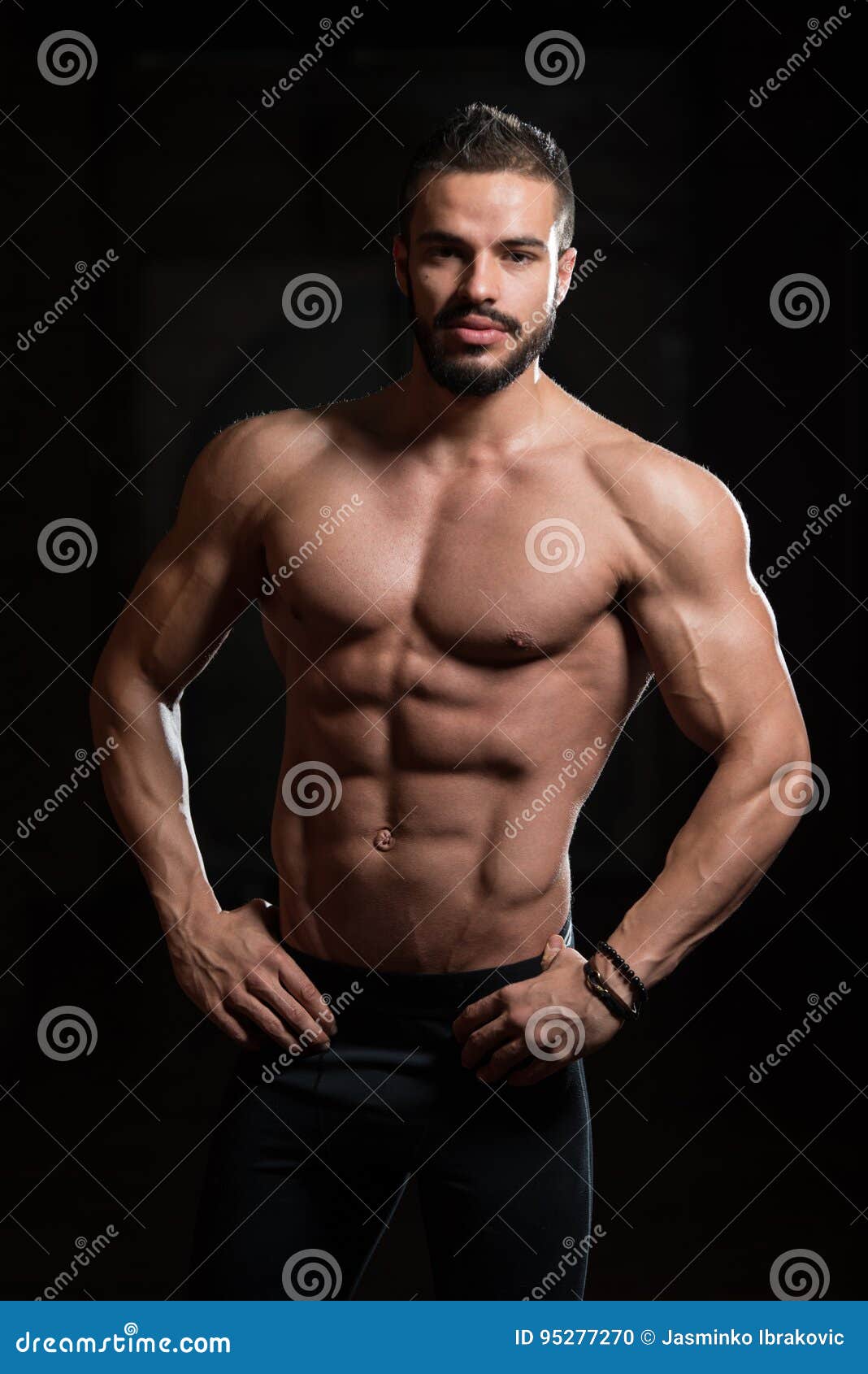 With Six Pack modelo sano foto de archivo. Imagen de atleta - 95277270