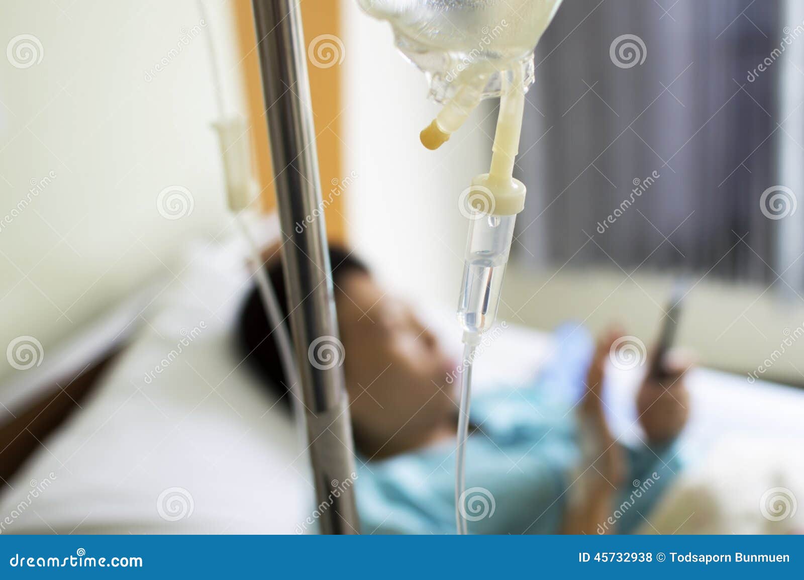 Sjuk kvinna i sjukhus arkivfoto. Bild av sjuka, underlag - 45732938