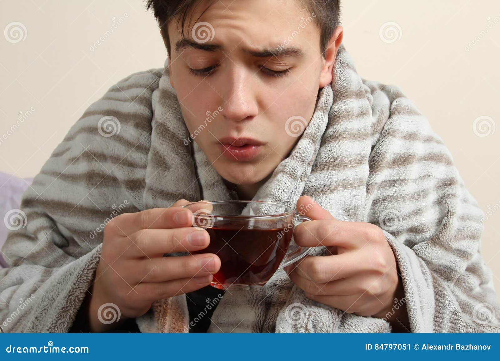 Sjuk man fotografering för bildbyråer. Bild av infektion - 84797051