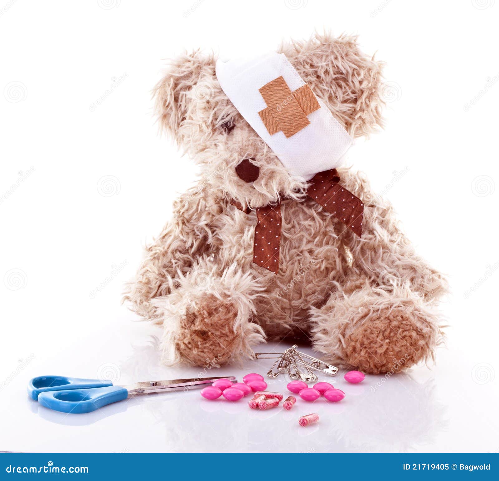 Sjuk nalle fotografering för bildbyråer. Bild av rörelse - 21719405