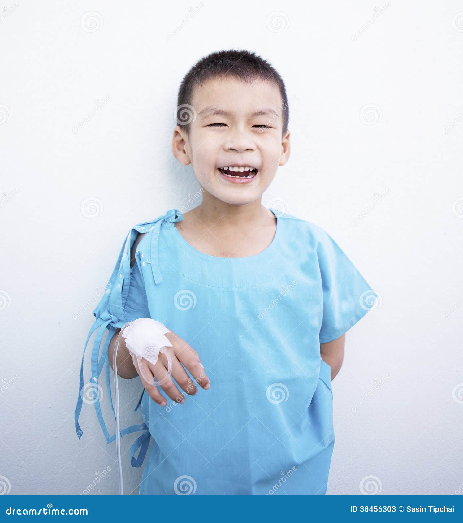 Sjuk pojke i sjukhus fotografering för bildbyråer. Bild av kvinnlig ...