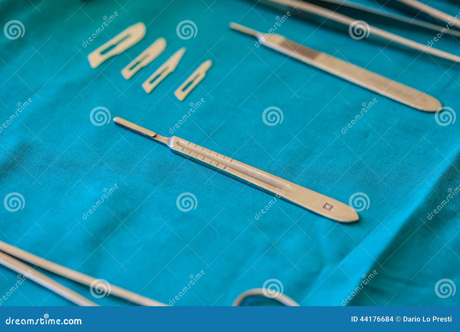 Skalpell arkivfoto. Bild av medicin, hälsa, pincett, skalpell - 44176684