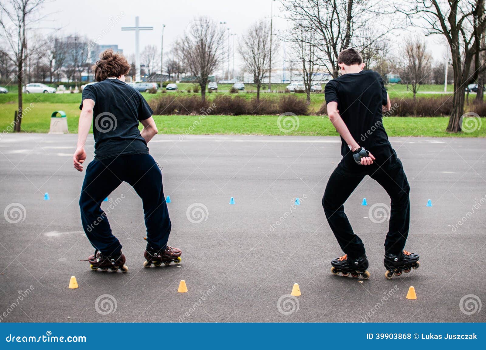 Skating in park editorial stock photo. Image of rollerskating - 39903868
