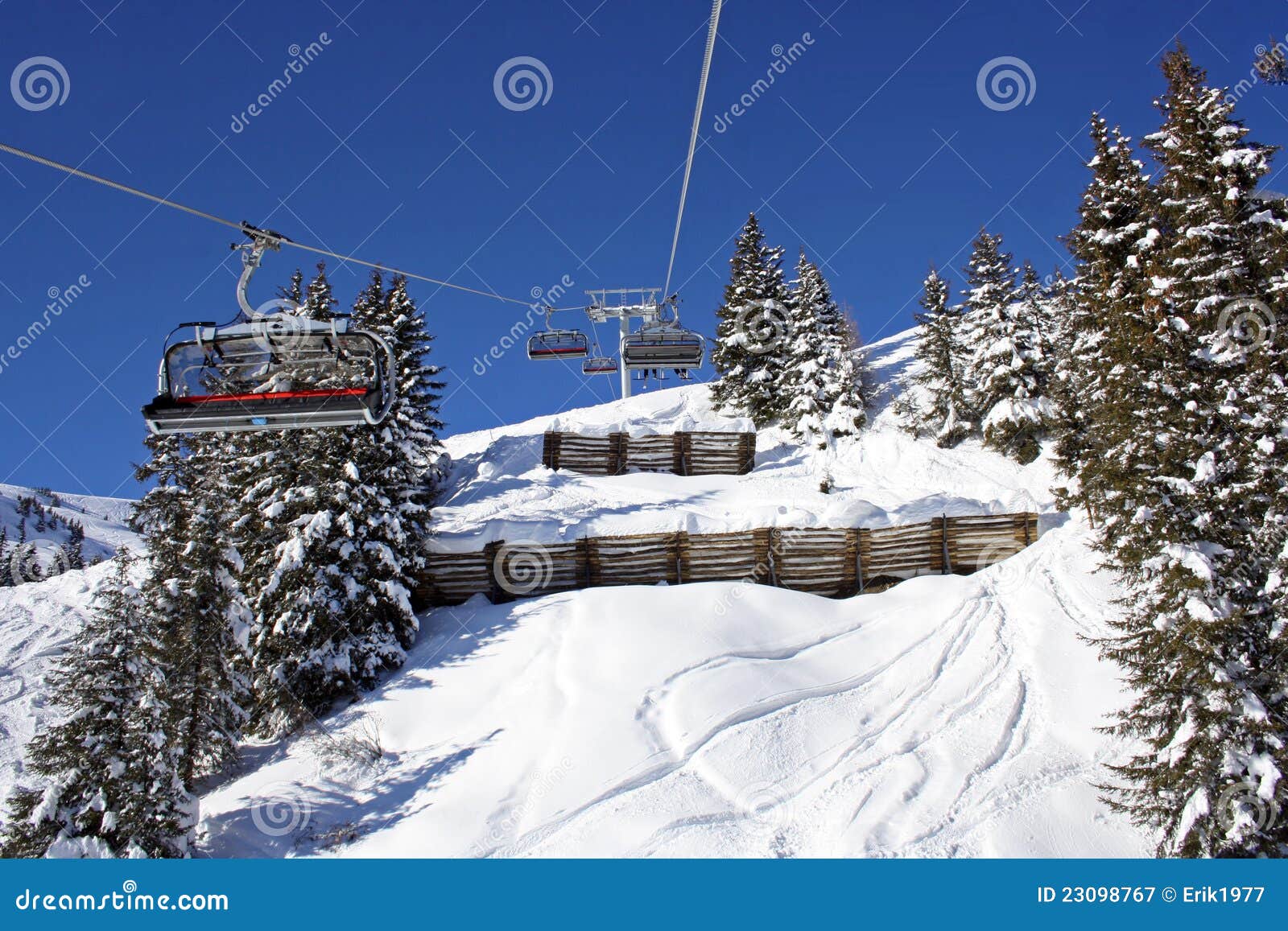 Skilift stock afbeelding. Image of winter, genieten, gemakkelijk - 23098767