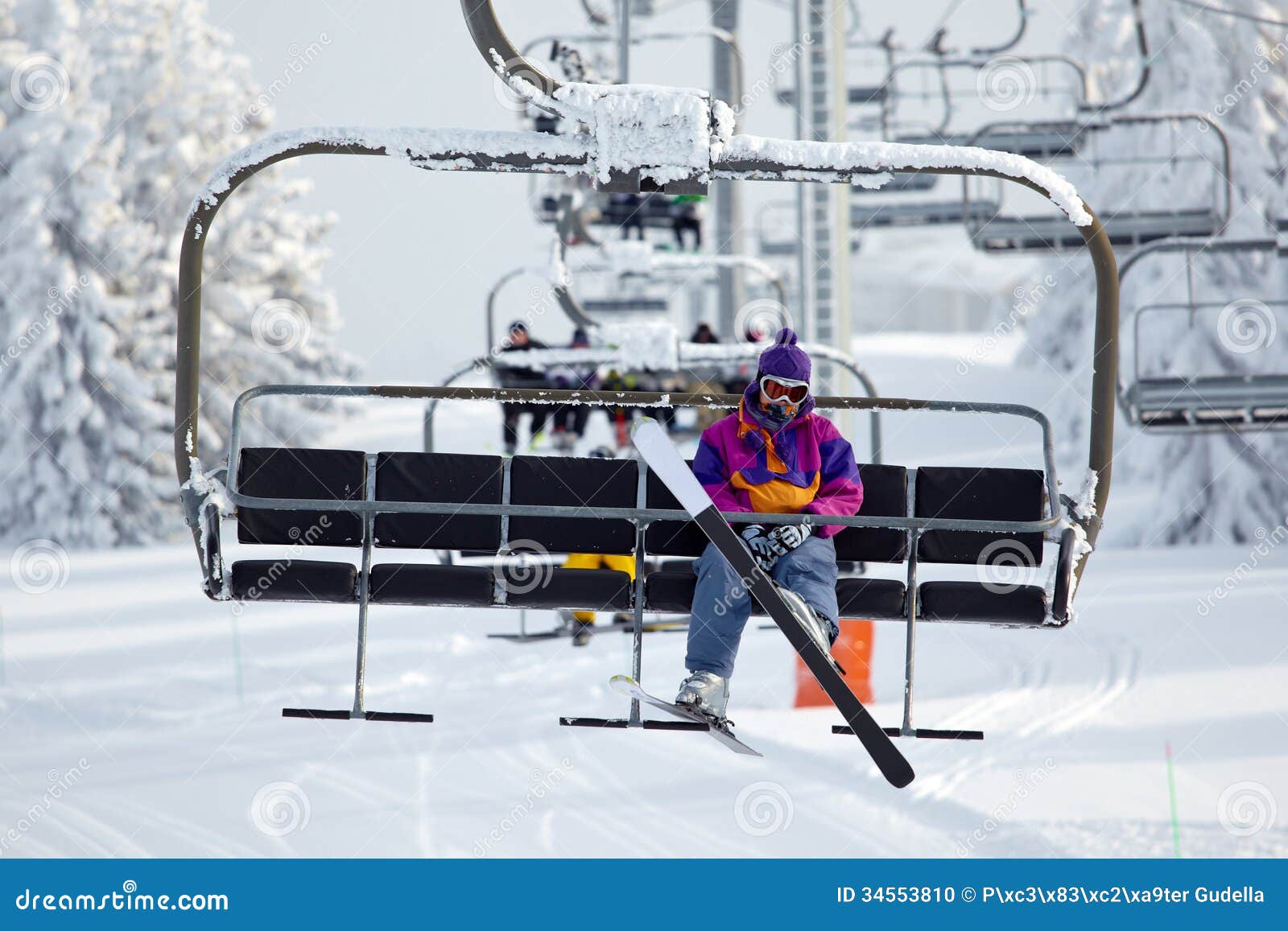 Skilift stock foto. Afbeelding bestaande uit alleen, mensen - 34553810