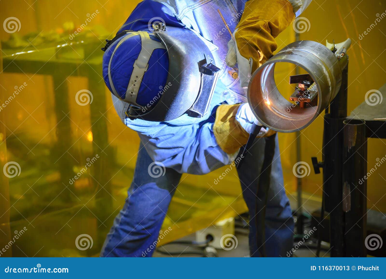 Skill Welding Operator Welding the Steel Pipe Stock Image - Image of ...