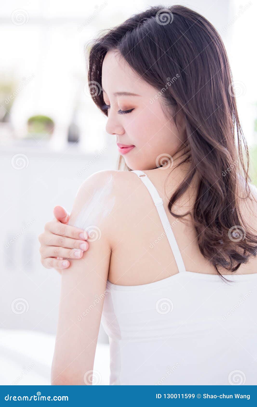 Skin Care Woman Applying Lotion Stock Image Image Of Moisturizer