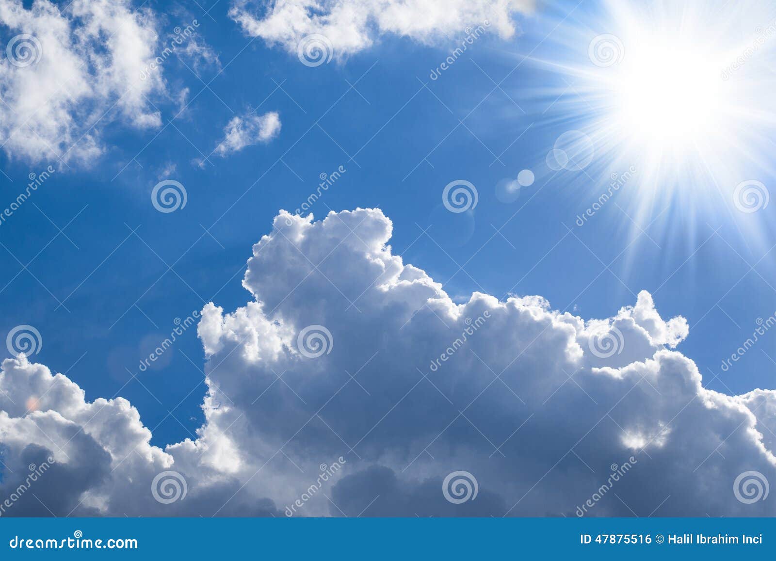 Skinande sol - ljusa moln arkivfoto. Bild av morgon, inspiration - 47875516