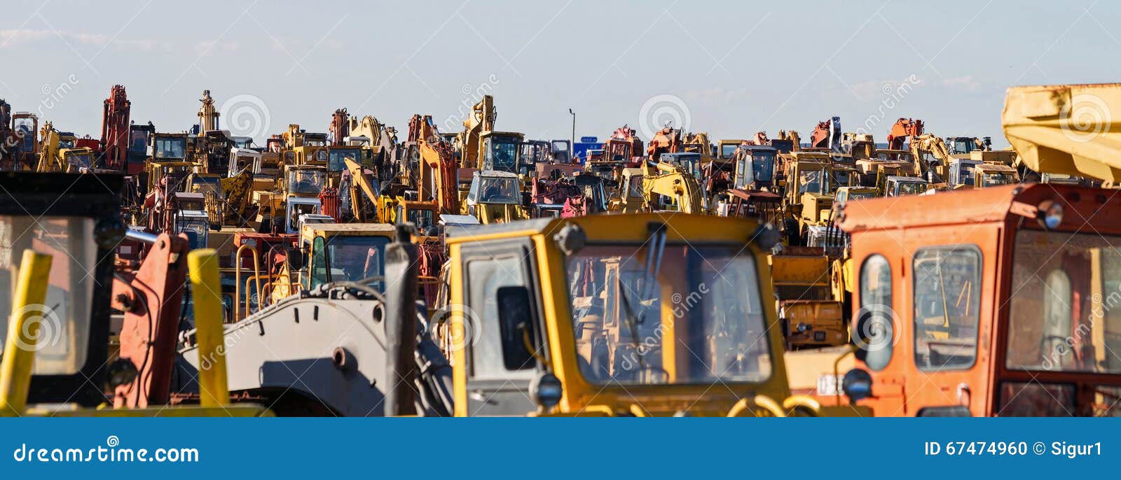 Skrota Konstruktionsmaskineri Arkivfoto - Bild av grävskopa, chassi ...