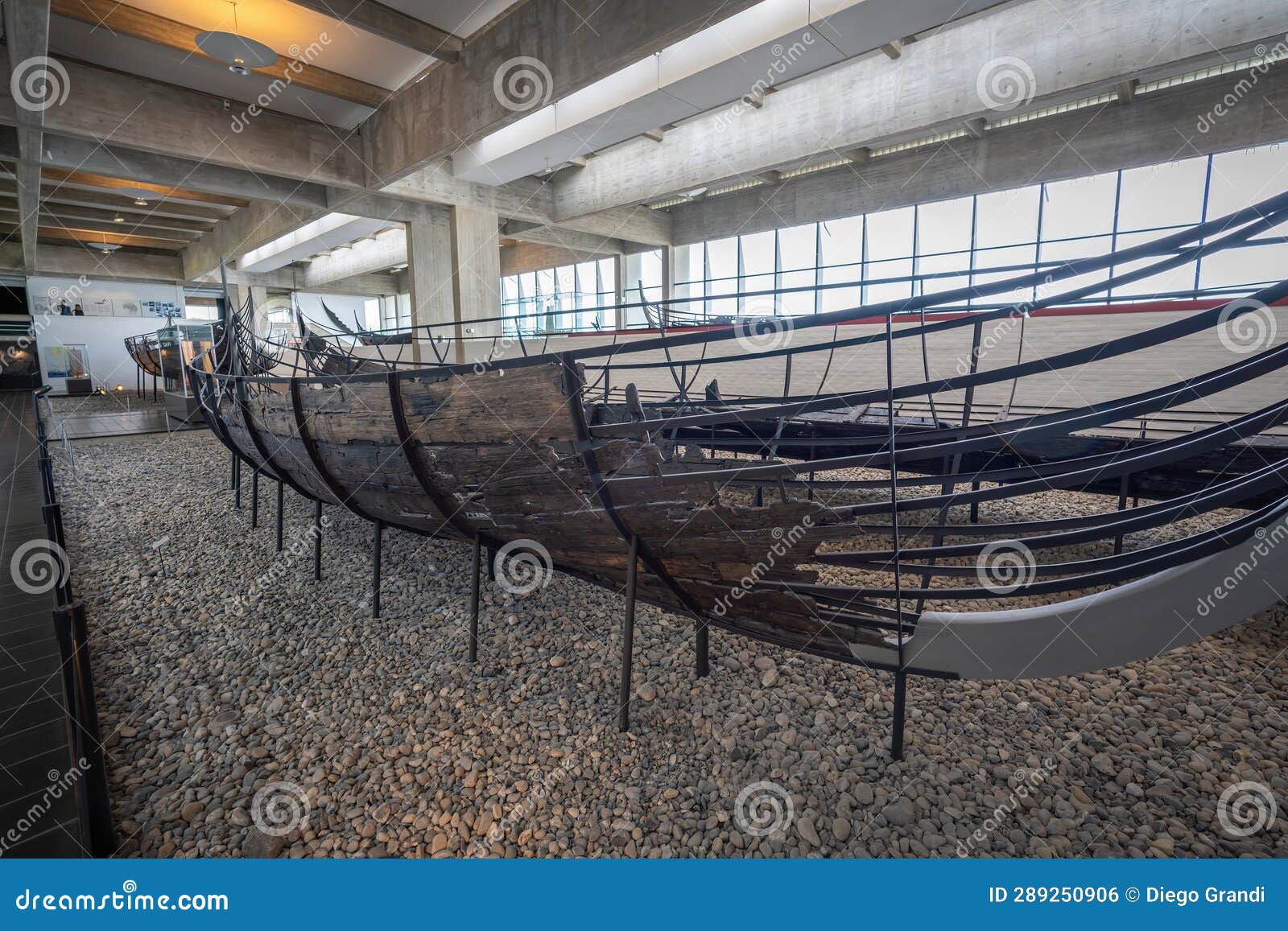 Skuldelev 6 Barco En Vivero Museo Interior Roskilde Denmark Foto ...