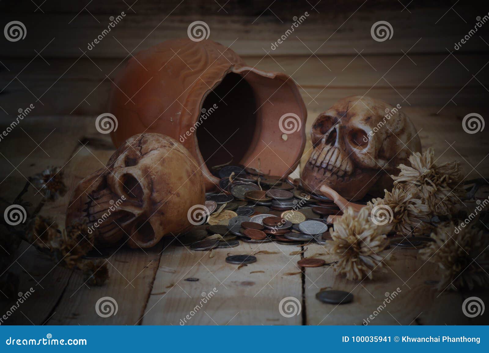 Skull on Bank Note and Coin Stock Image - Image of coin, cash: 100035941