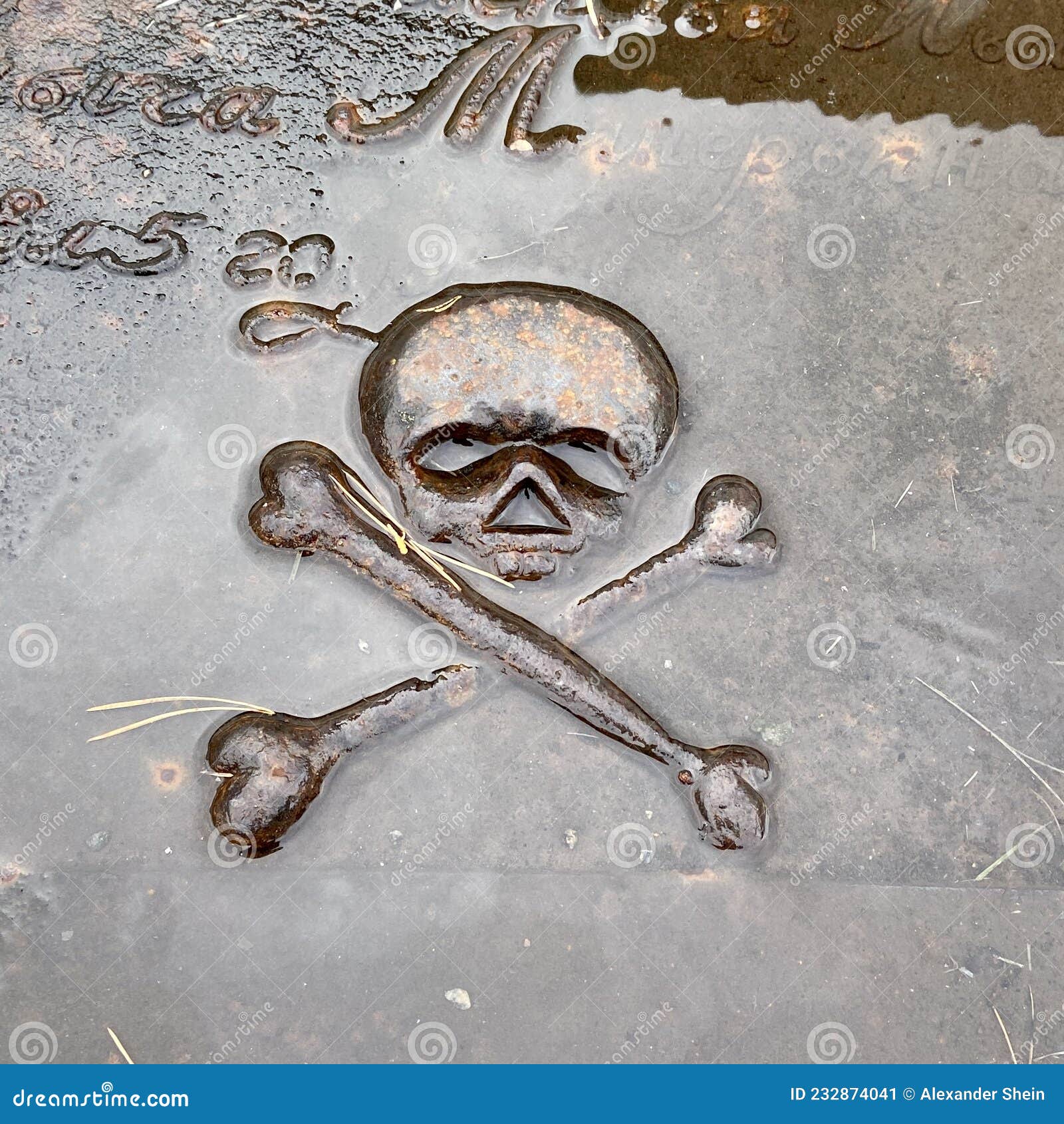 Skull and Bones (dead Head) on the Gravestone Stock Image - Image of ...