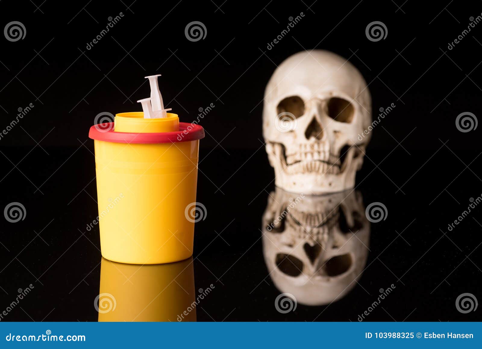Skull, Syringe and Container Stock Image - Image of health, cure: 103988325