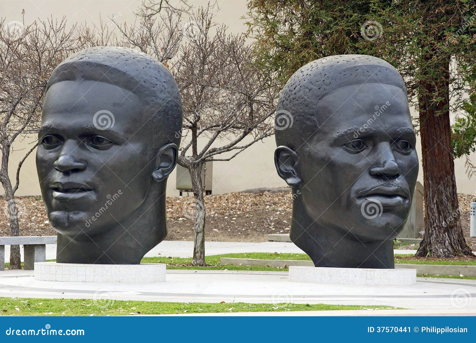 Skulptur Av Jackie Och Mack Robinson Redaktionell Bild - Bild av röra ...