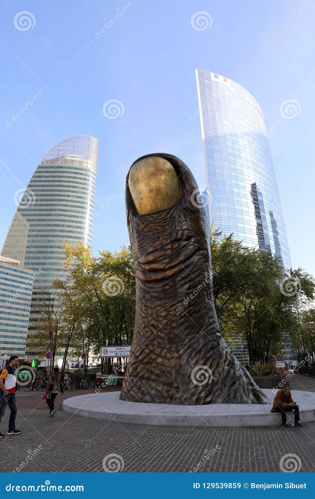 Skulptur Le Pouce Thumb Durch Cesar in Paris La Defense Redaktionelles ... Skulptur Le Pouce Thumb Durch Cesar in Paris La Defense Redaktionelles ...