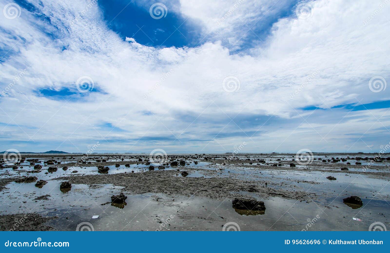 Sky Blue Indigo White Cloud, Deep Blue Sky Stock Photo - Image of ...