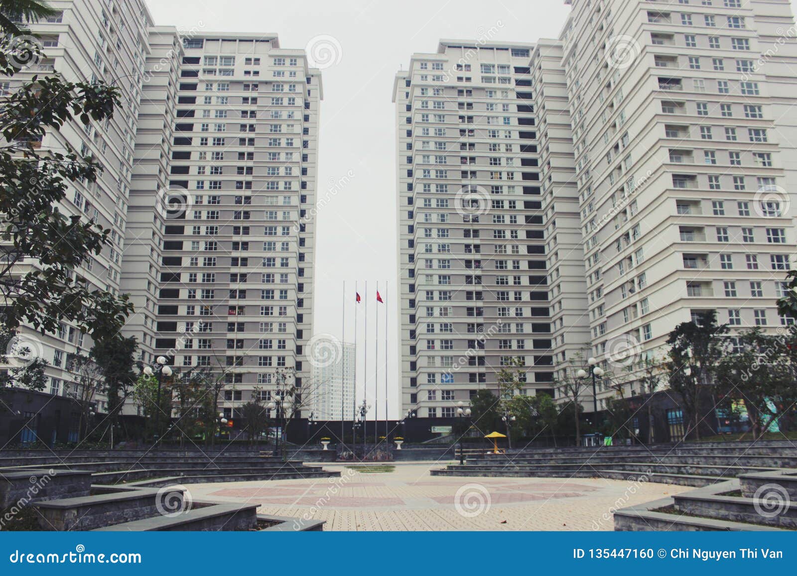 The Sky Crapper and the Sky Stock Photo - Image of cloud, landmarks ...