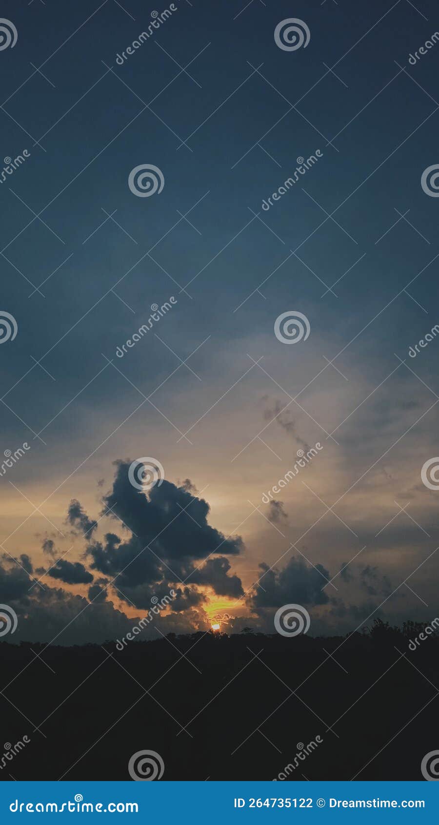 Sky Darkness Ocean Sunset Awan Stock Photo - Image of cumulus, morning ...