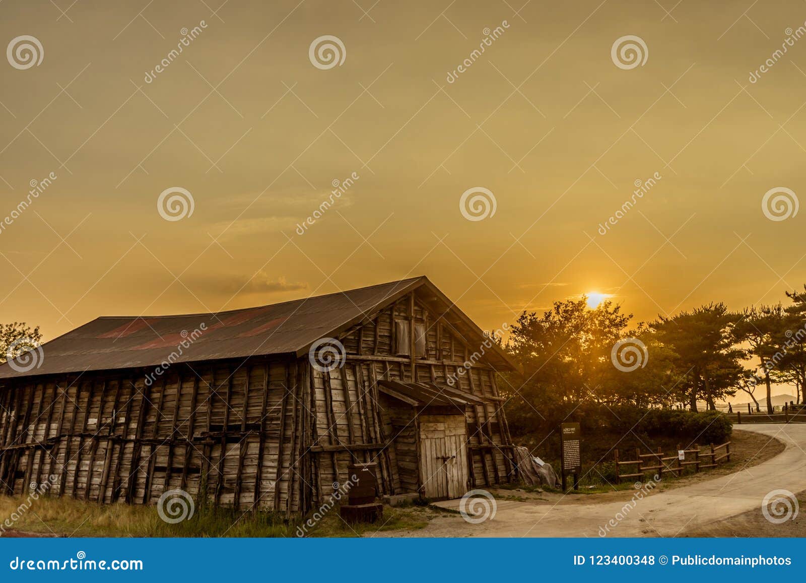 Sky, Home, Morning, House Picture. Image: 123400348