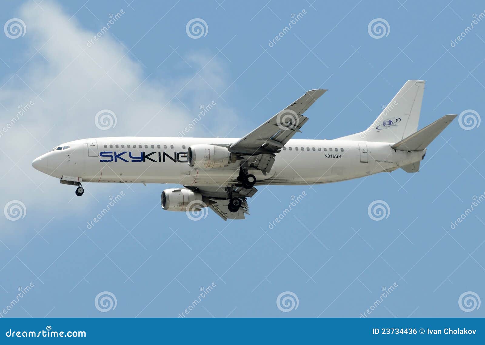 Sky King Jet Airplane Arriving from Cuba Editorial Photo - Image of ...