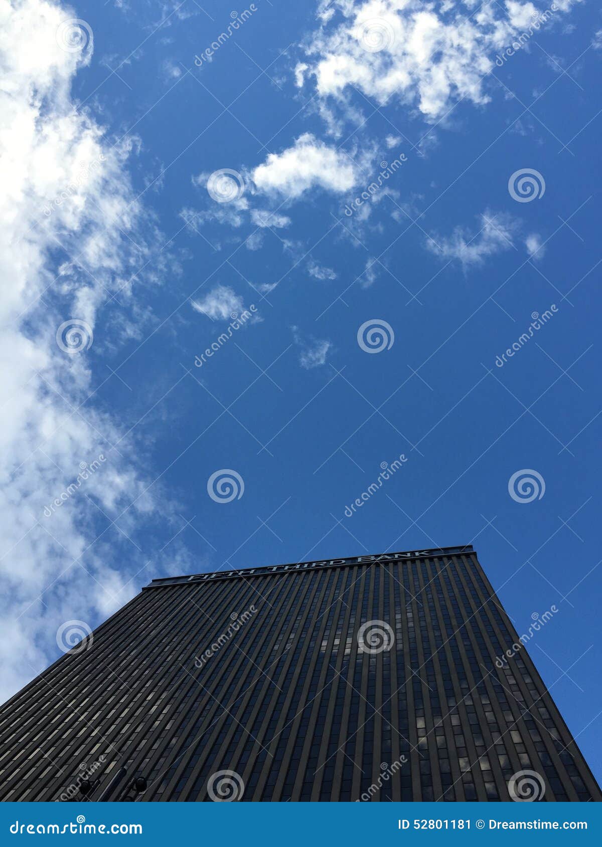 Sky Rise editorial photo. Image of rise, cincinnati, downtown - 52801181