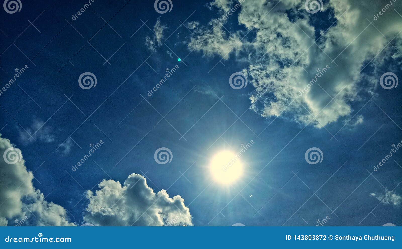 The Sky and the Daytime Sun Stock Photo - Image of mountain, asphalt ...
