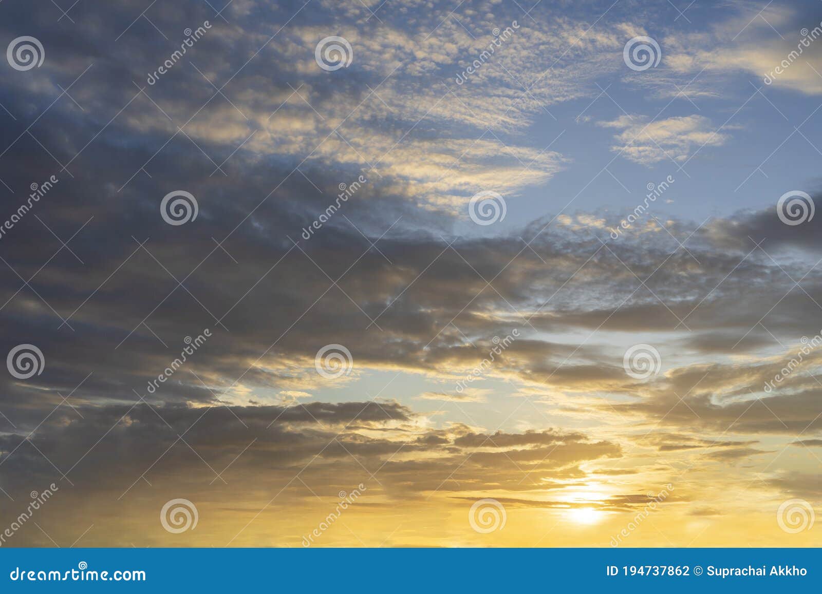 Sky with Sunset in the Evening Stock Photo - Image of atmosphere, solar ...