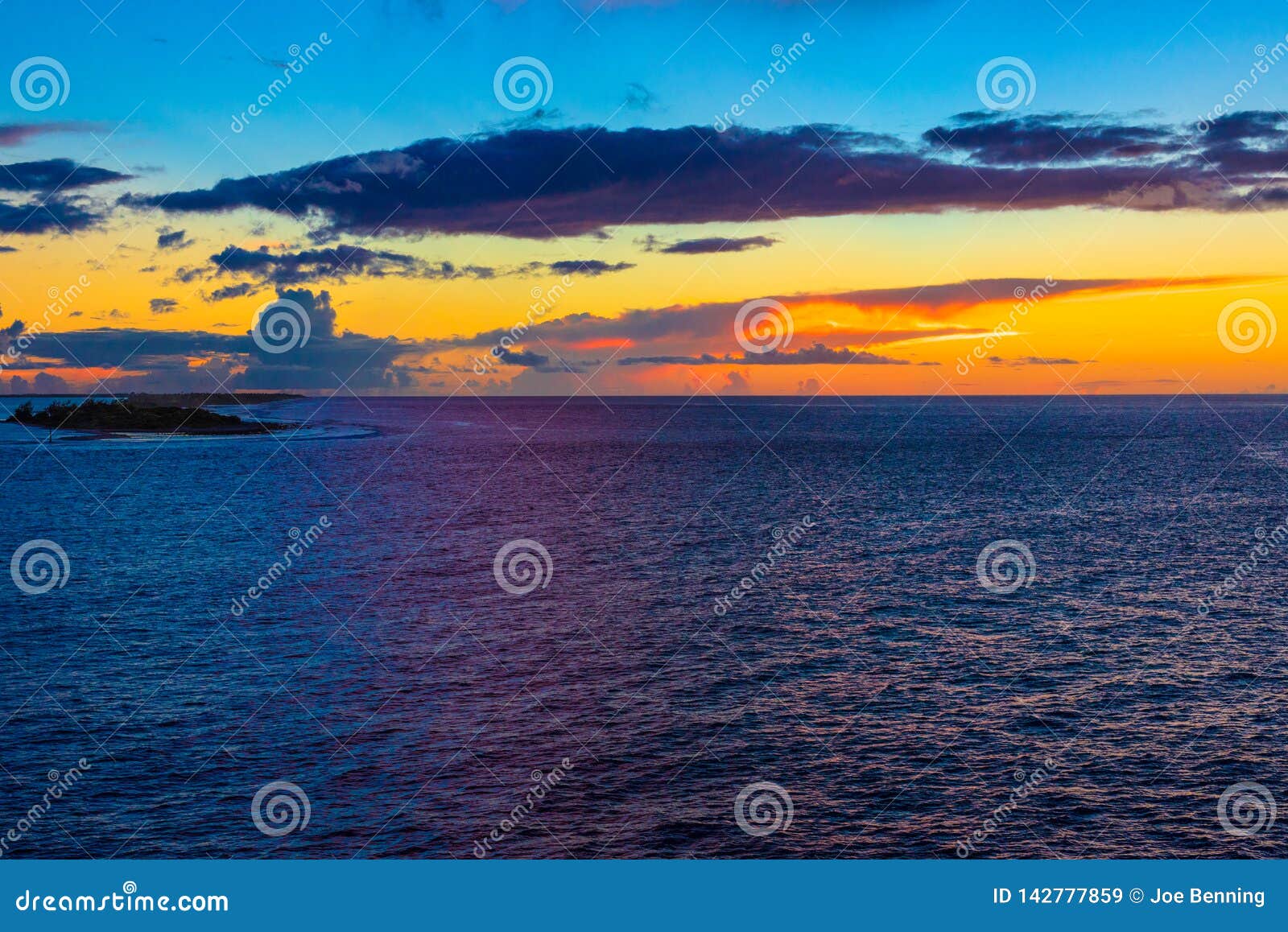 A Dramatic Polynesian Sunset Over the Pacific Stock Image - Image of ...