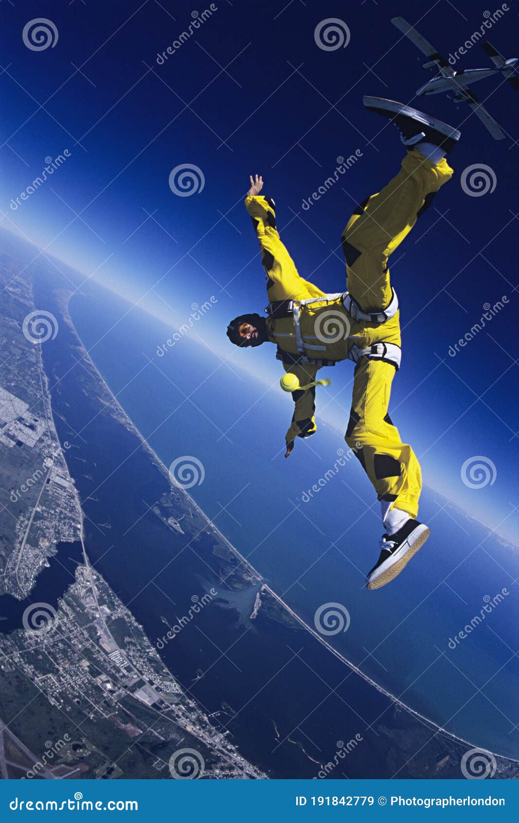 Skydiver Free Falling Portrait Stock Image - Image of jumping, tilt ...
