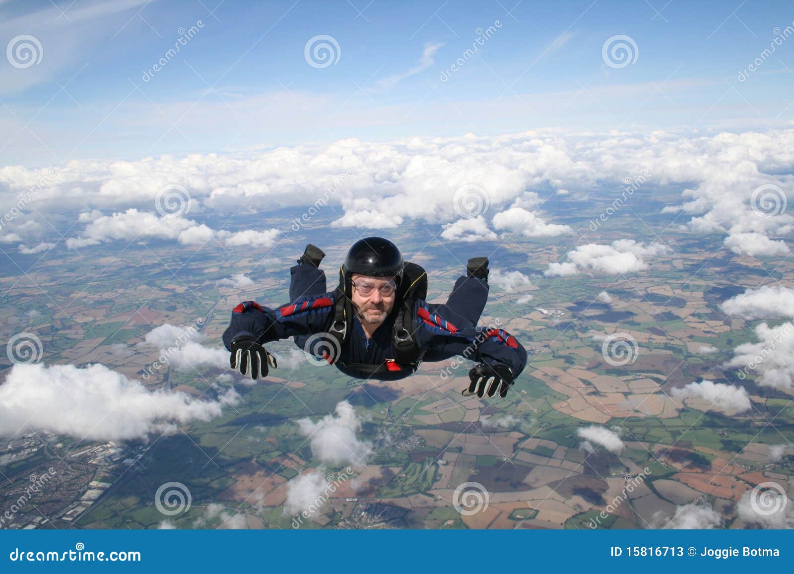 Skydiver in freefall stock image. Image of turning, group - 15816713