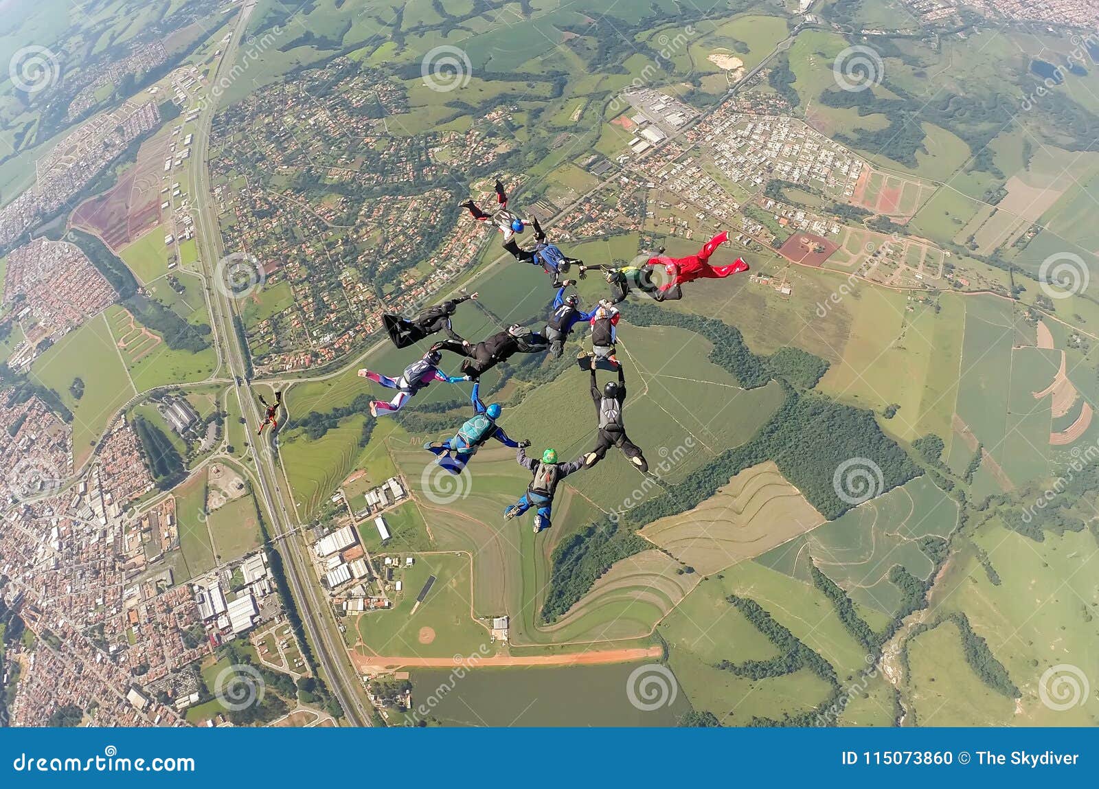 Skydiving group formation editorial image. Image of plane - 115073860