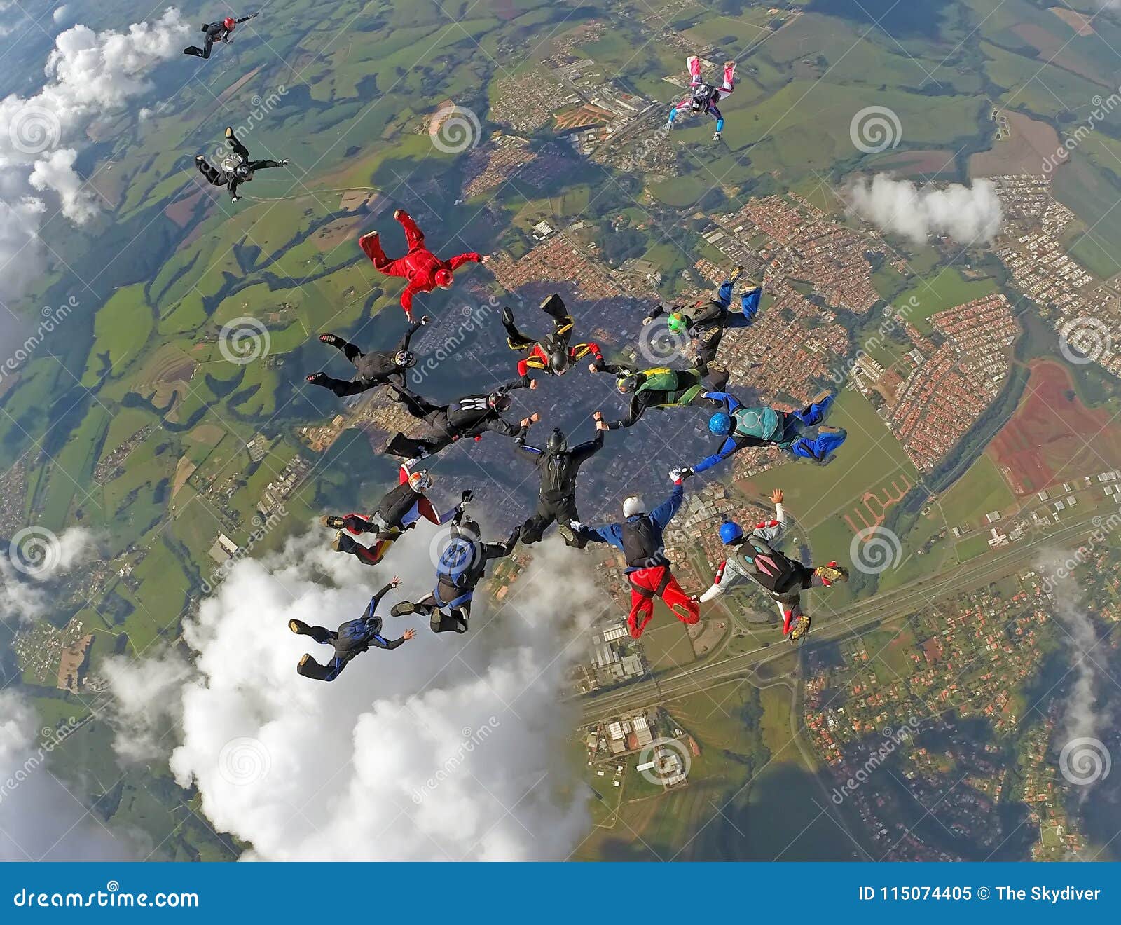 Skydiving group formation editorial image. Image of parachutist - 115074405