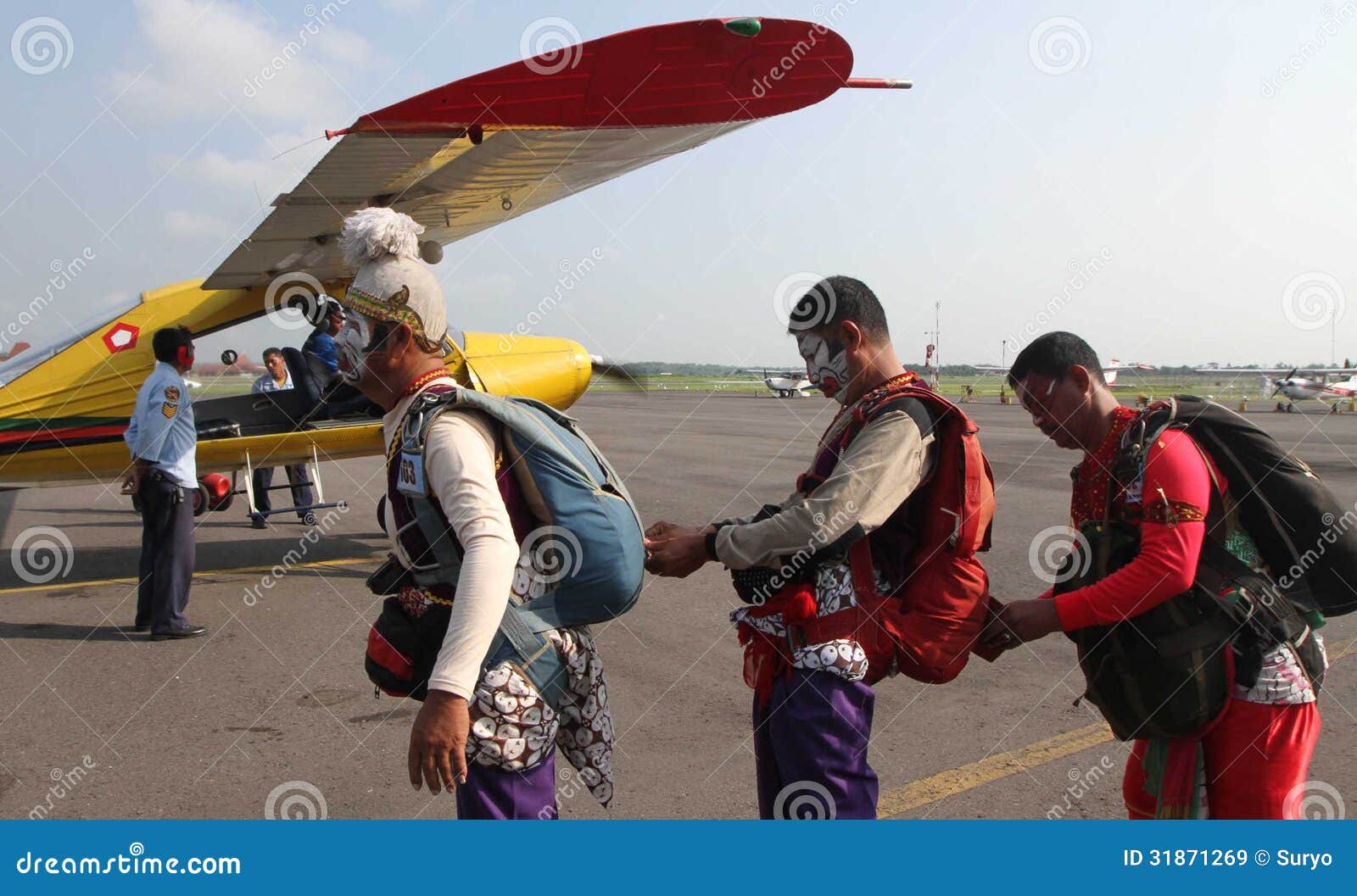 Skydiving editorial stock image. Image of force, prepare - 31871269