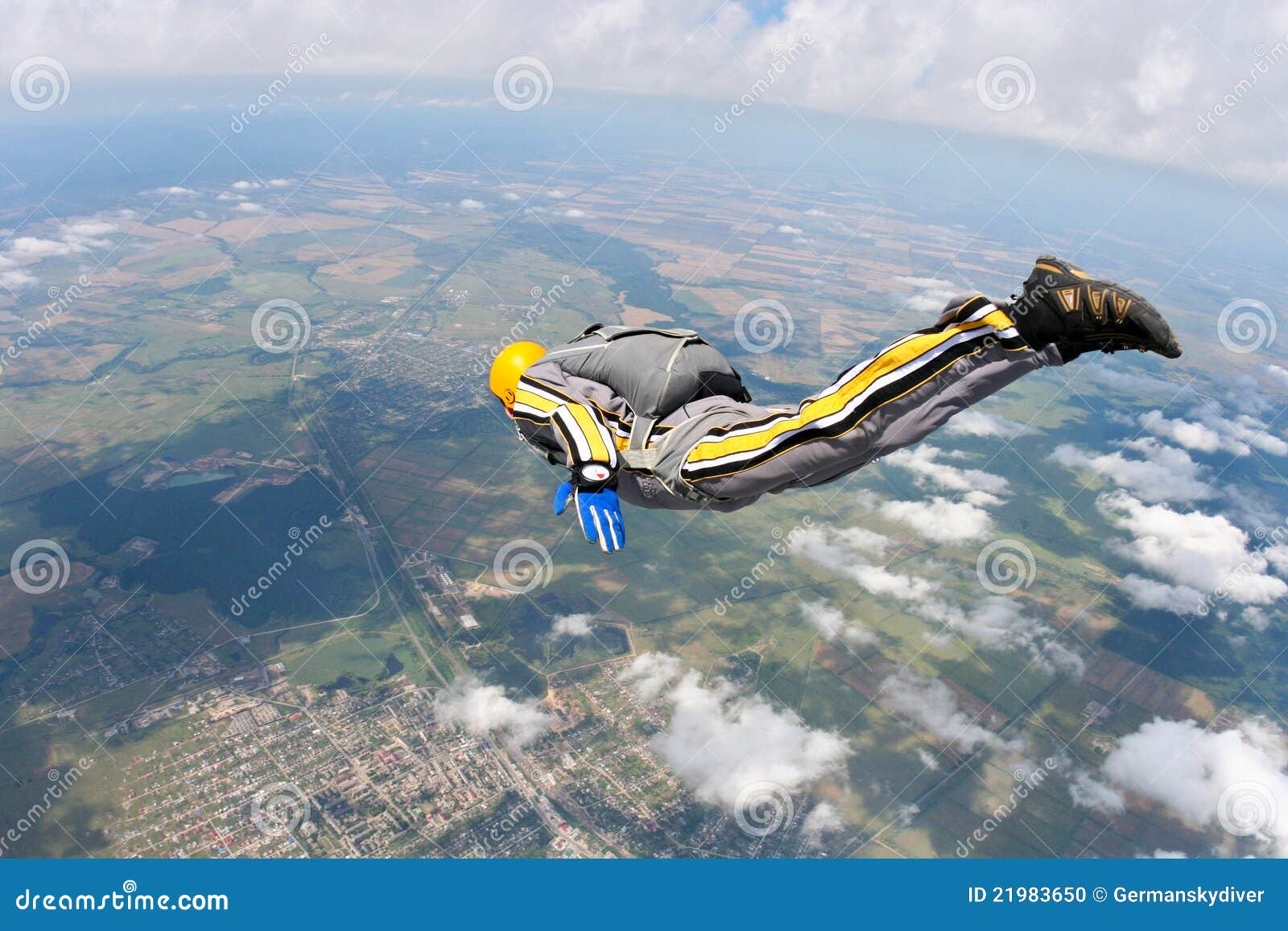Skydiving photo stock photo. Image of velocity, hobbies - 21983650