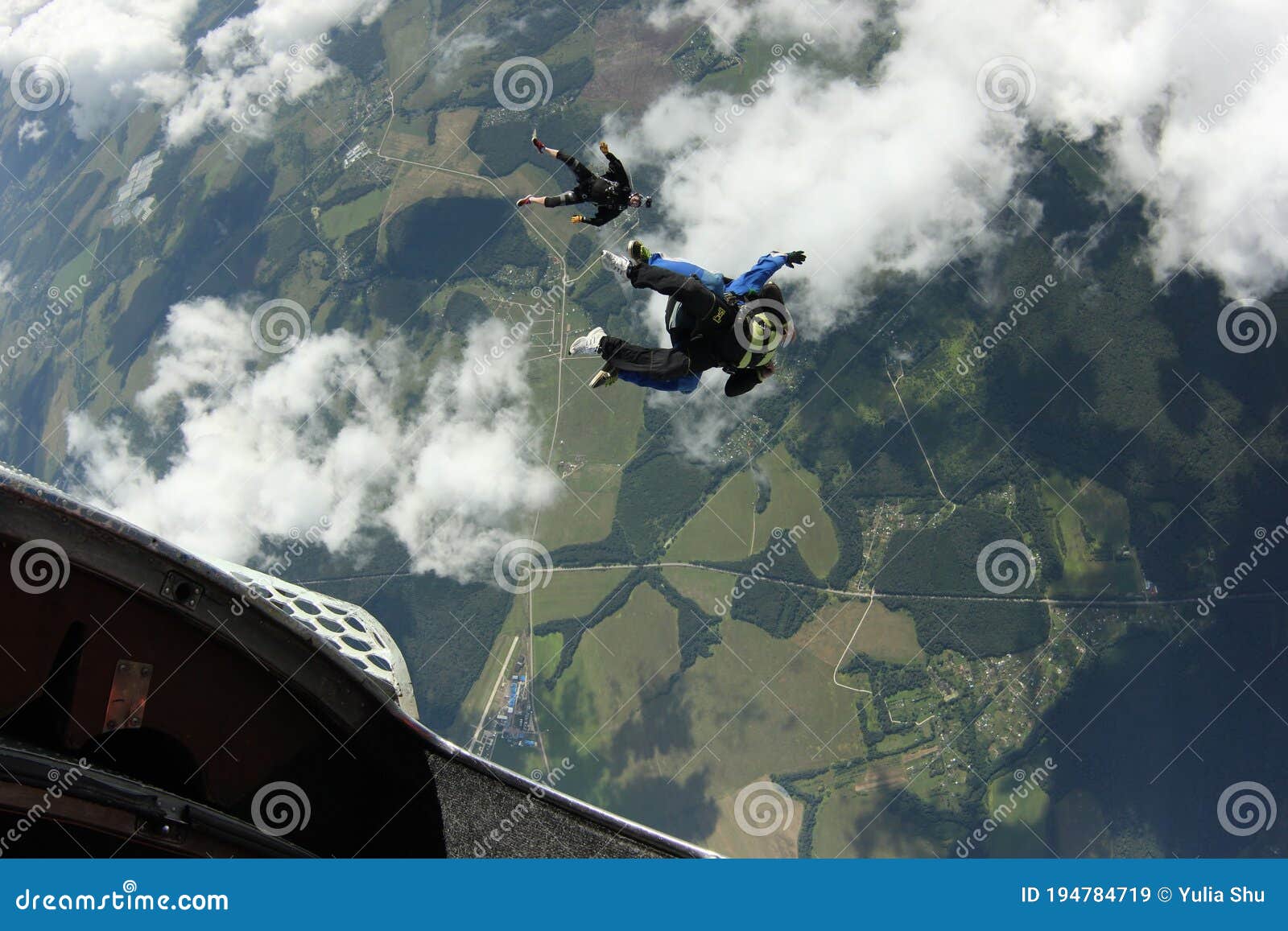 Skydiving stock image. Image of parachute, parachutist - 194784719