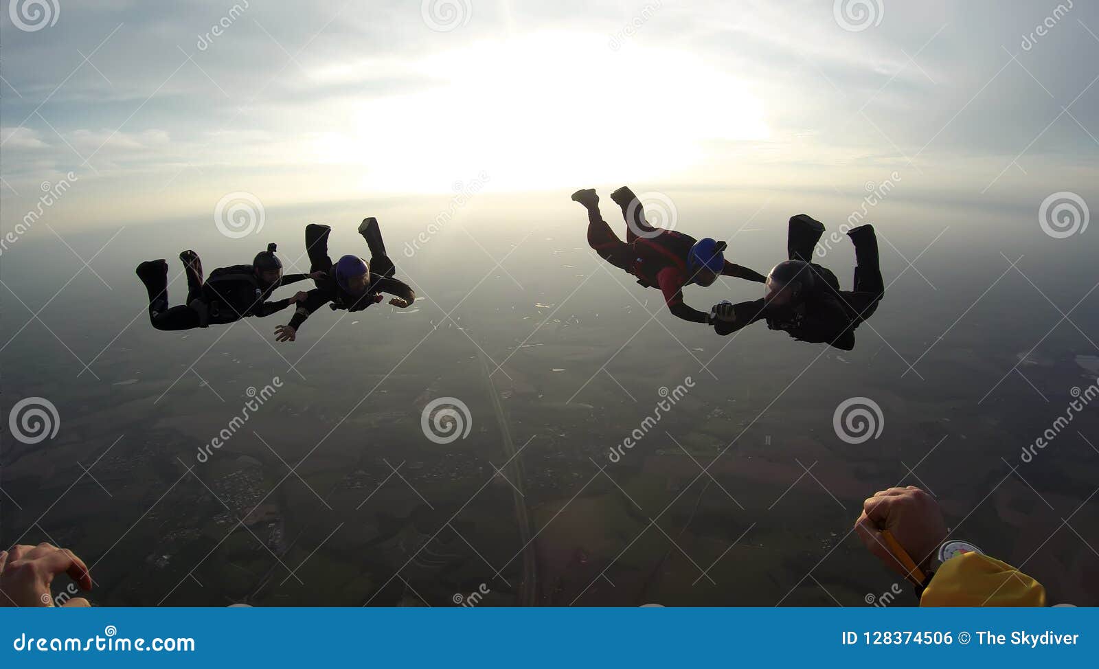 Skydiving 4 way team editorial photo. Image of formation - 128374506
