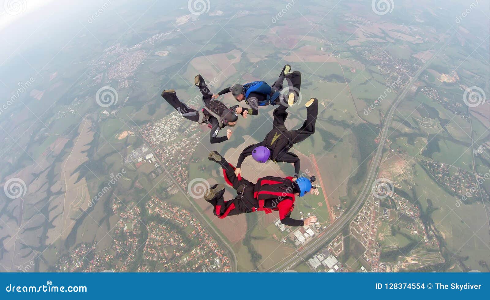 Skydiving 4 way team editorial stock image. Image of circle - 128374554