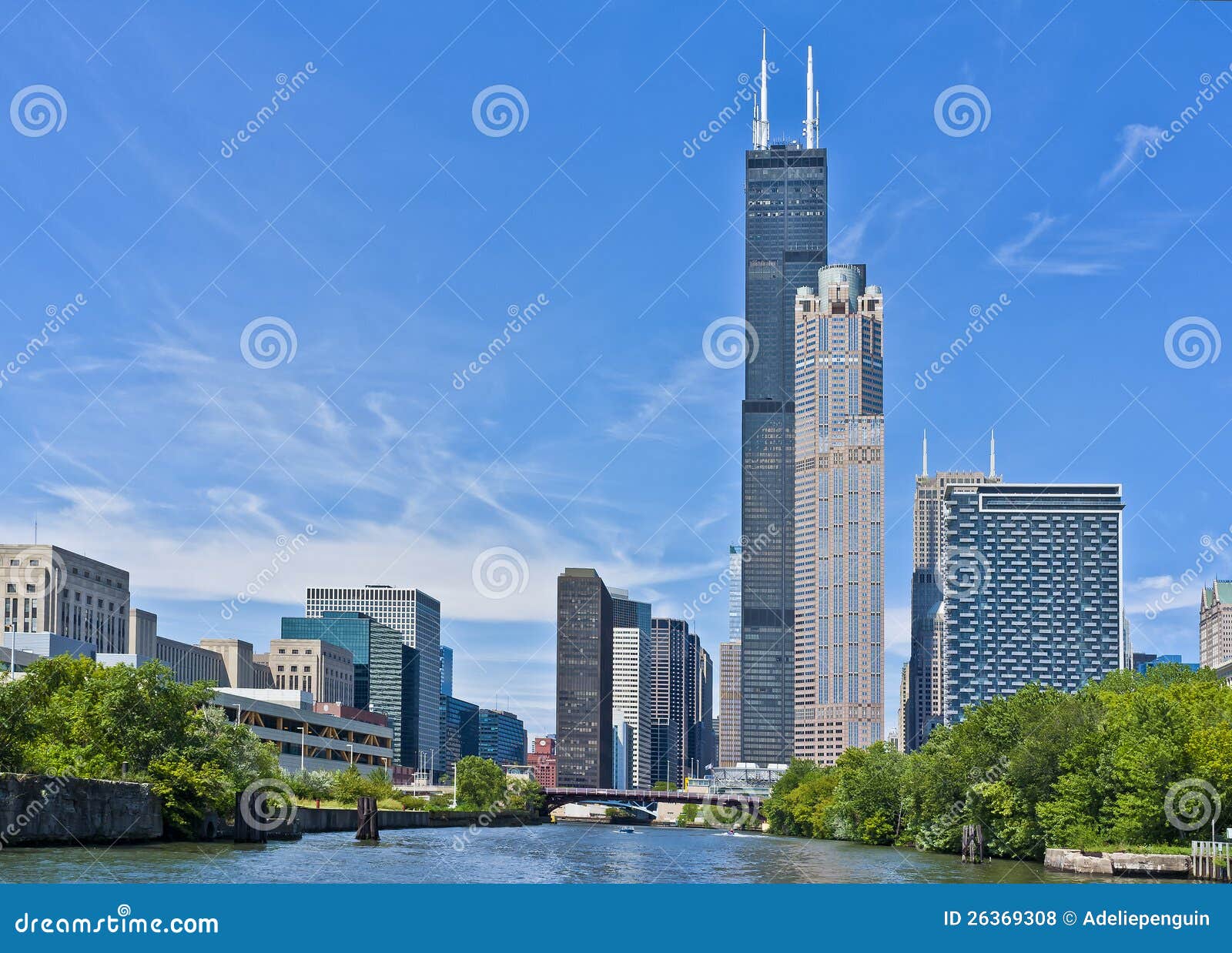 Skyline Ao Longo Do Rio De Chicago, Illinois Foto de Stock - Imagem de ...