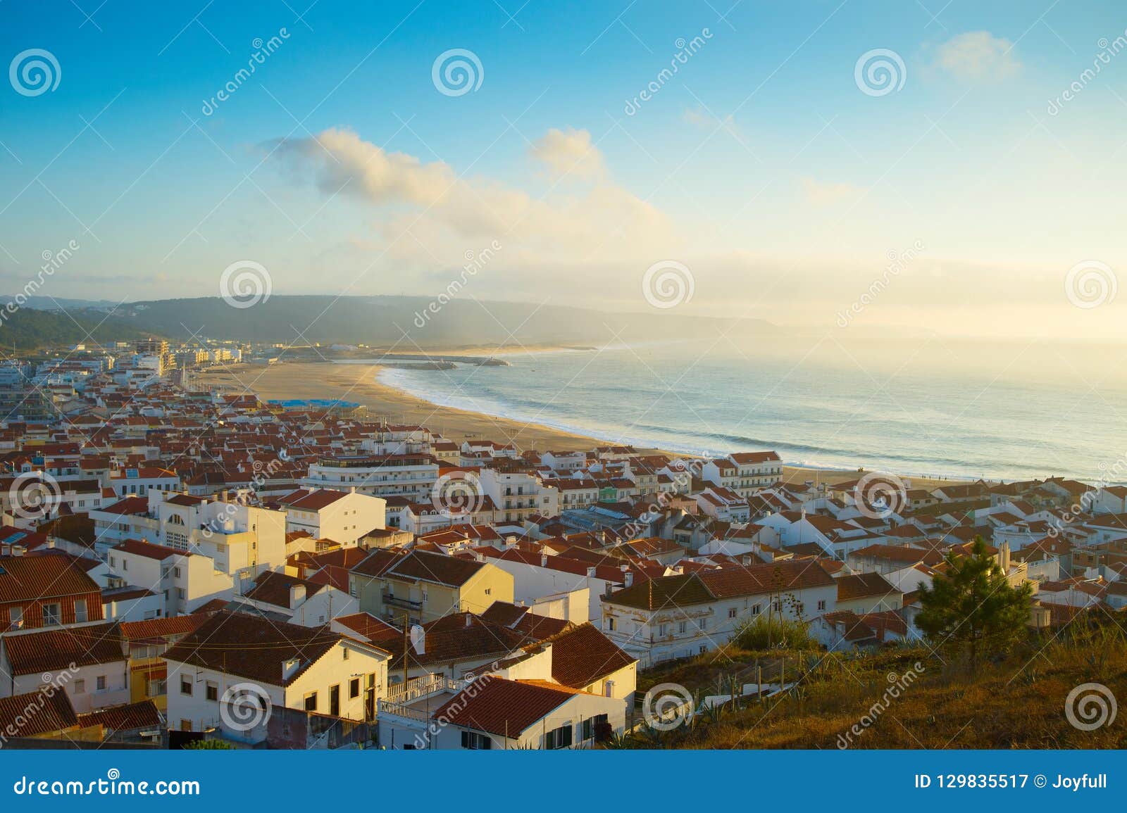 Skyline Da Cidade De Nazare Portugal Imagem de Stock - Imagem de costa ...