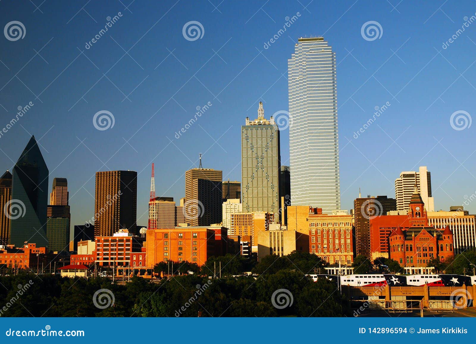 The Skyline of Dallas Texas Editorial Stock Image - Image of commerce ...
