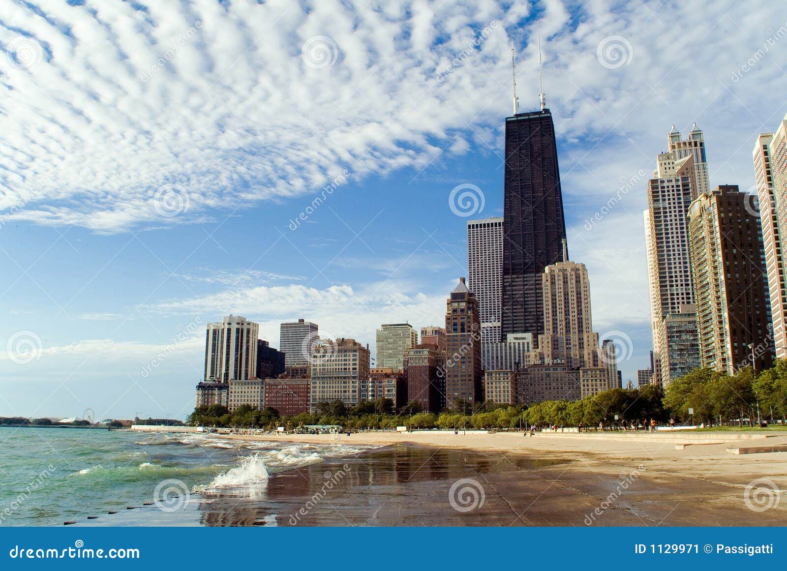 Skyline Das Proximidades Do Lago De Chicago Imagem de Stock - Imagem de ...