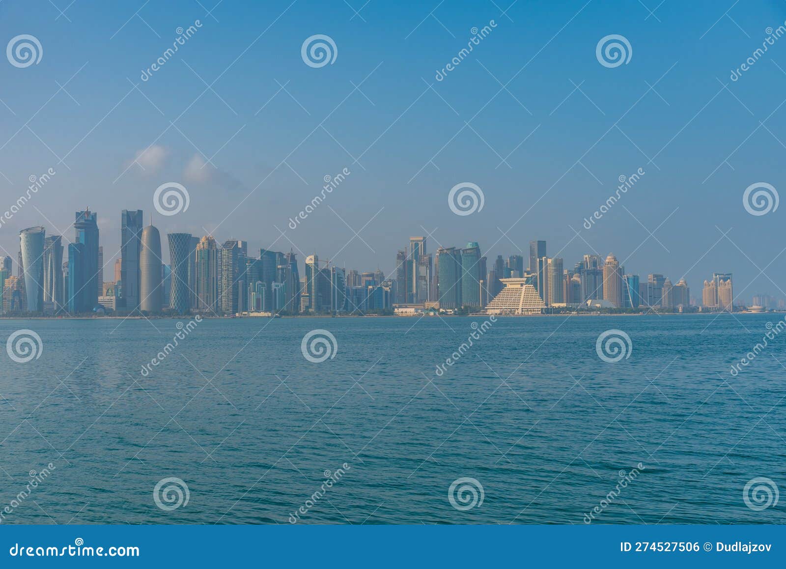 Skyline De Doha La Capitale Du Qatar Photo stock - Image of capitale ...