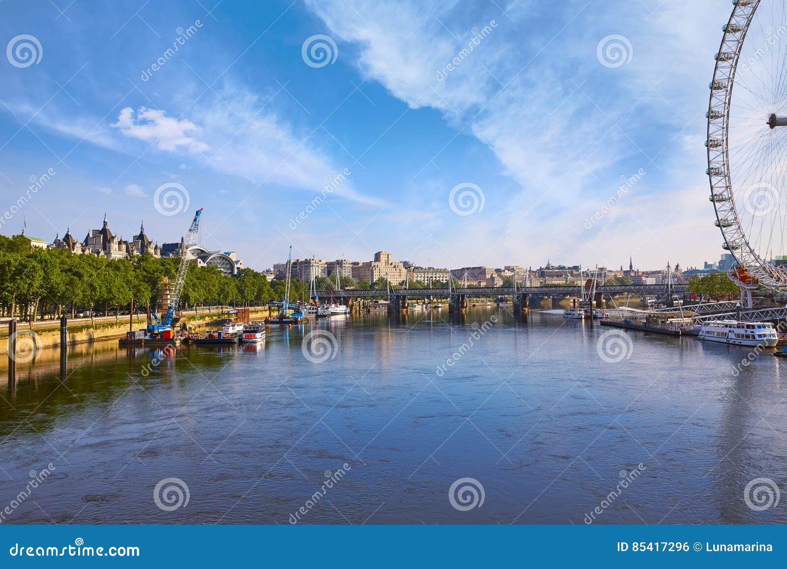 Skyline De Londres Do Rio De Tamisa Foto Editorial - Imagem de vistas ...