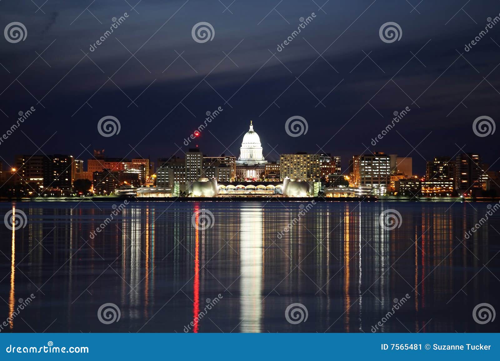 Skyline De Madison Wisconsin Na Noite Imagem de Stock - Imagem de ...