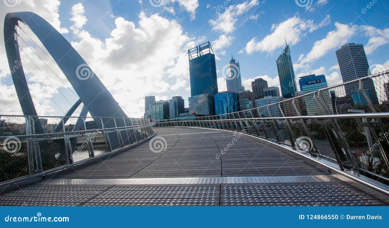 Skyline De Perth De Elizabeth Quay Bridge Imagem Editorial - Imagem de ...