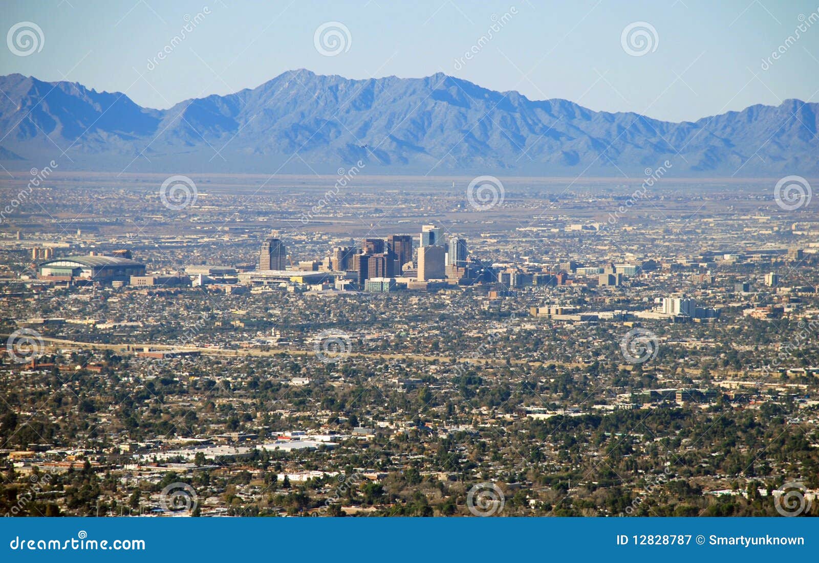 Skyline De Phoenix: Vista Da Montanha De Camelback Imagem de Stock ...