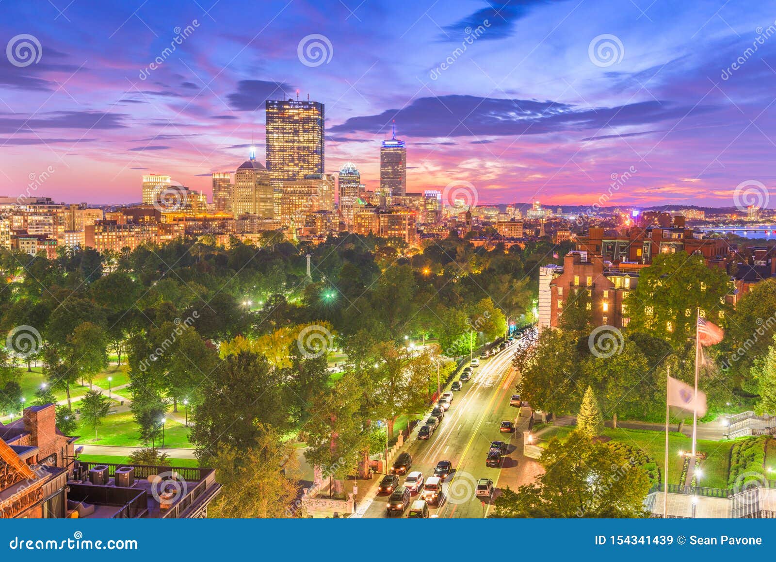 Skyline Do Centro De Boston, Massachusetts, EUA Sobre O Parque Imagem ...